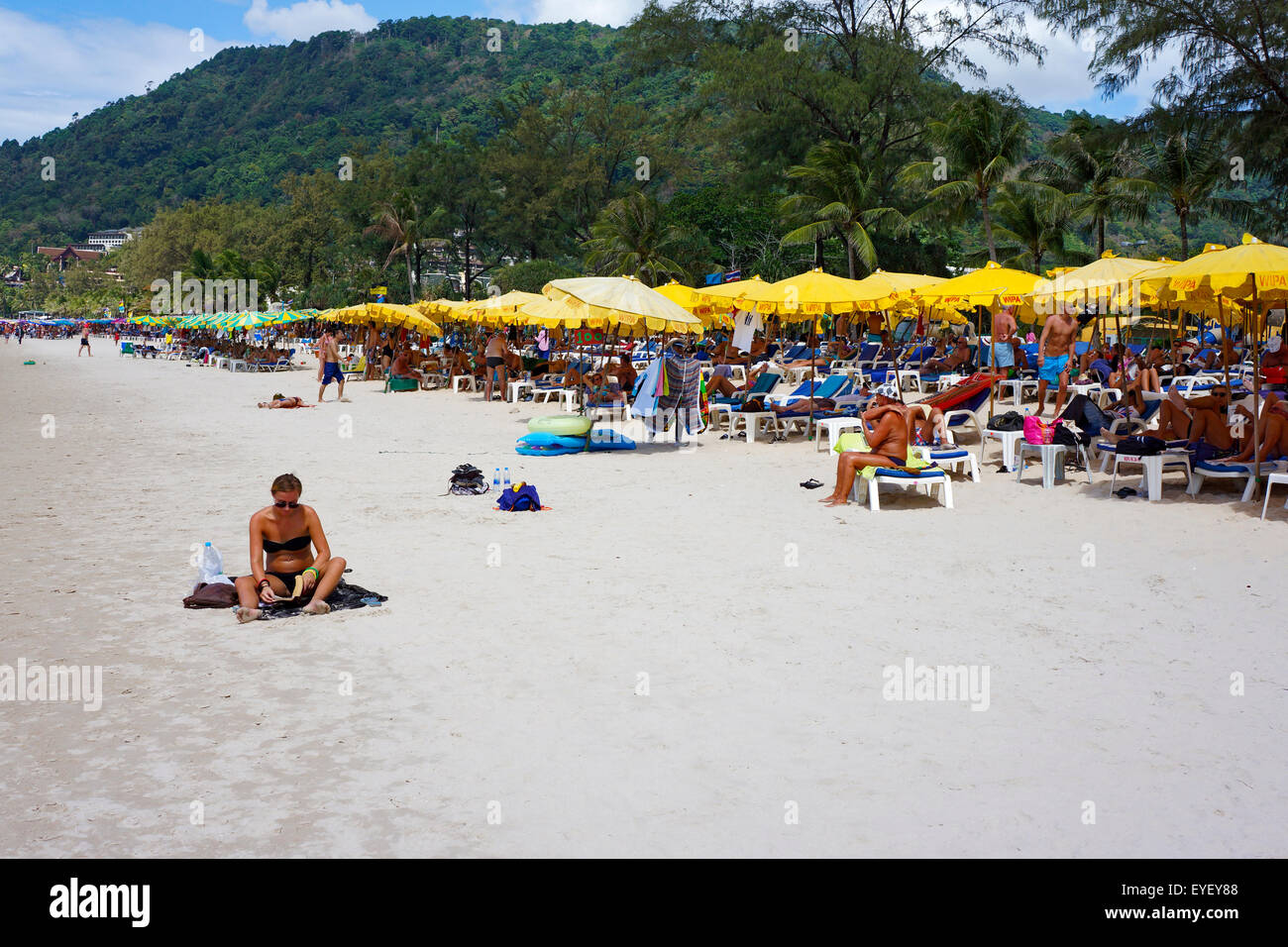 Thailand Tailandia koh phi phi beach Maya Bay at Koh Phi Phi Leh island Stock Photo - Alamy