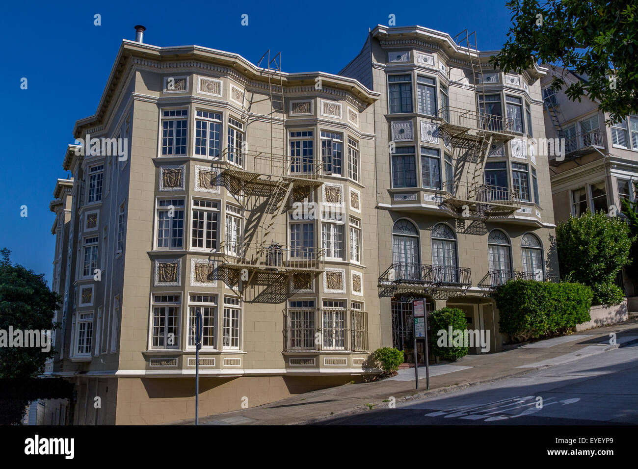 Victorian bay windows hi-res stock photography and images - Alamy