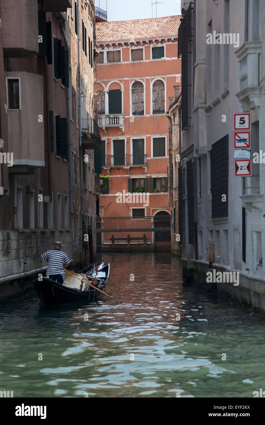 Man rowing gondola, venice hi-res stock photography and images - Alamy