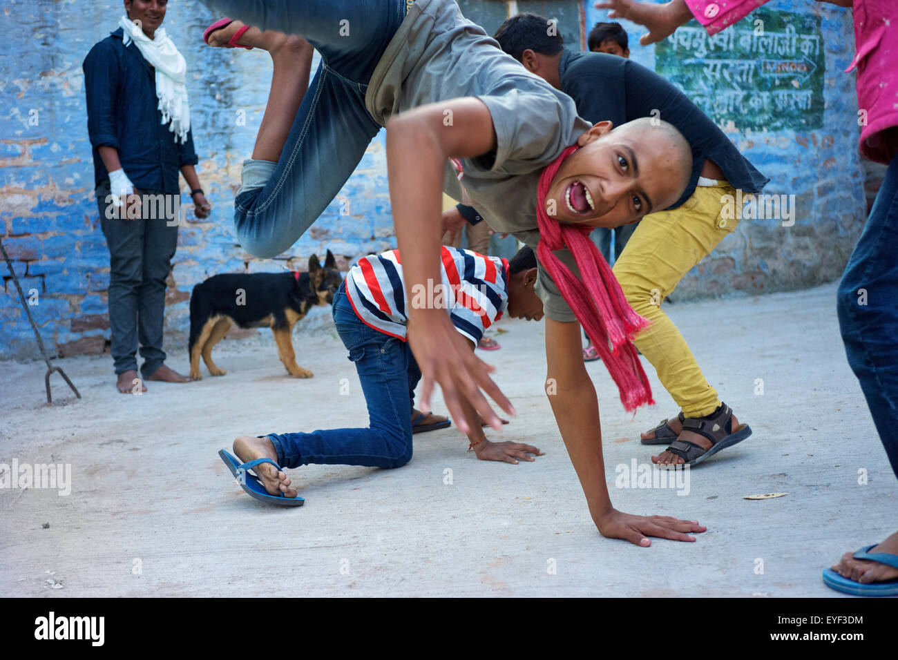 Street dancers; Jodhpur, Rajasthan, India Stock Photo - Alamy