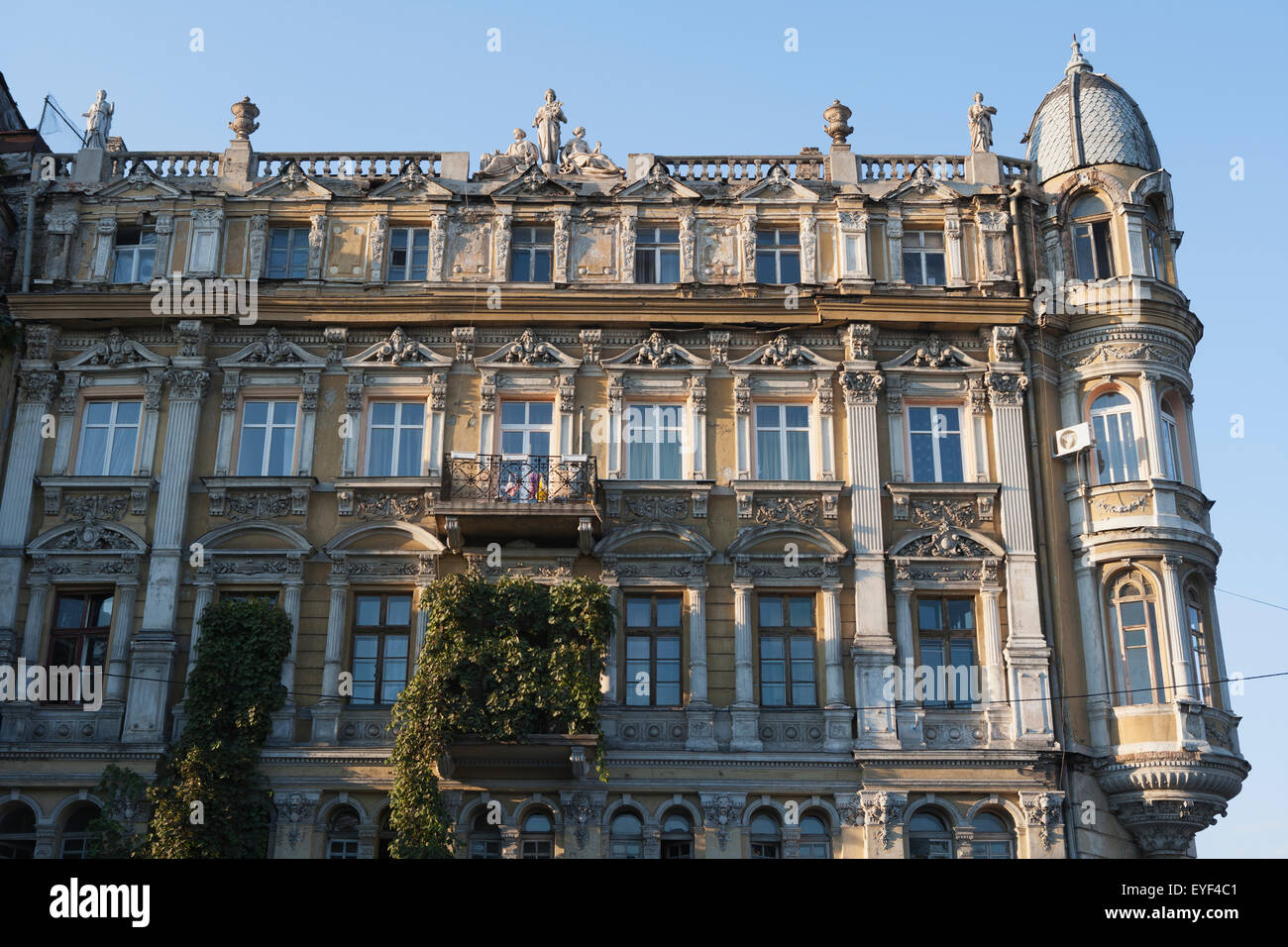 Neoclassical residential building hi-res stock photography and images ...