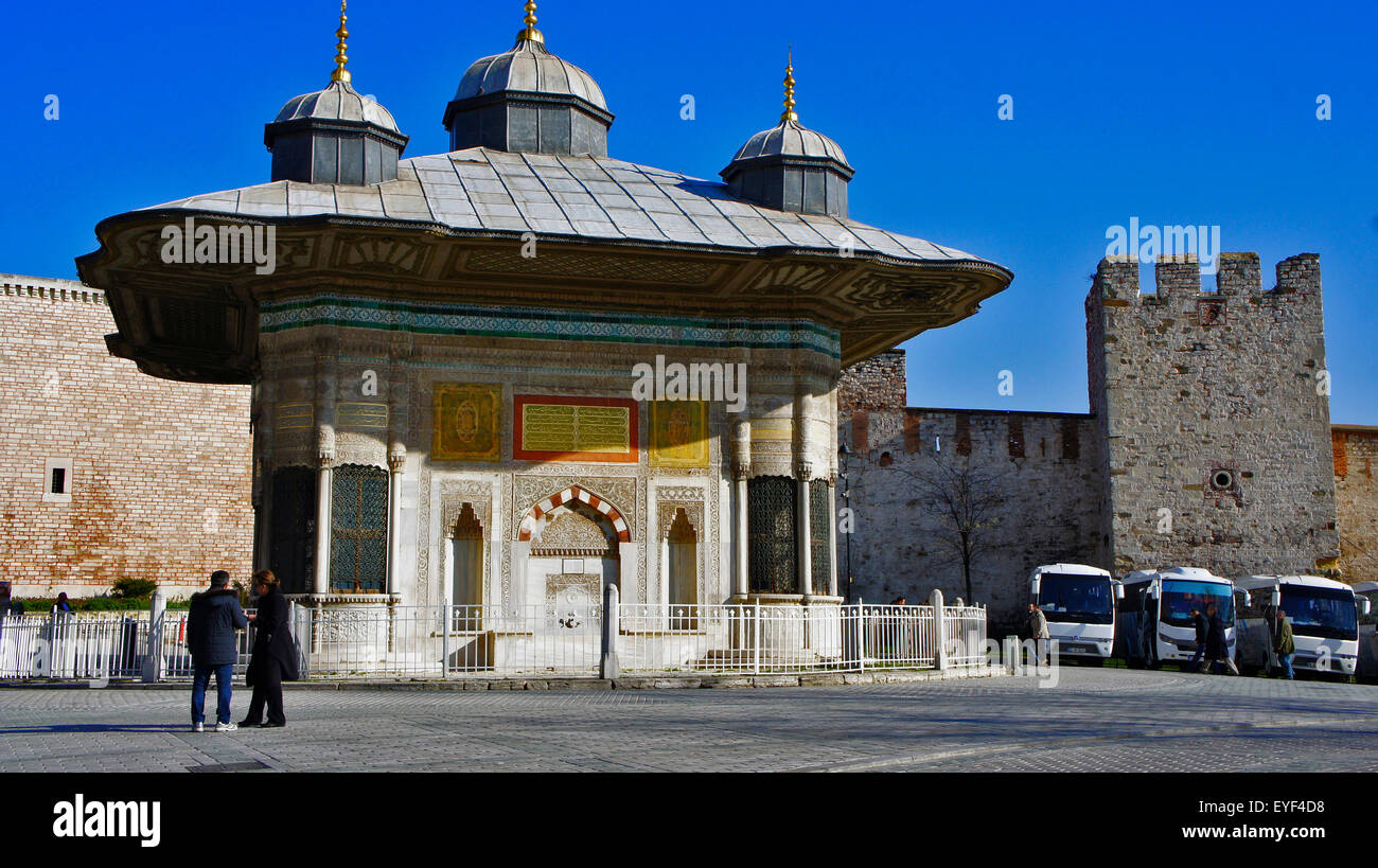 Istambul the fountain of sultan ahmed iii in istanbul hi-res stock ...