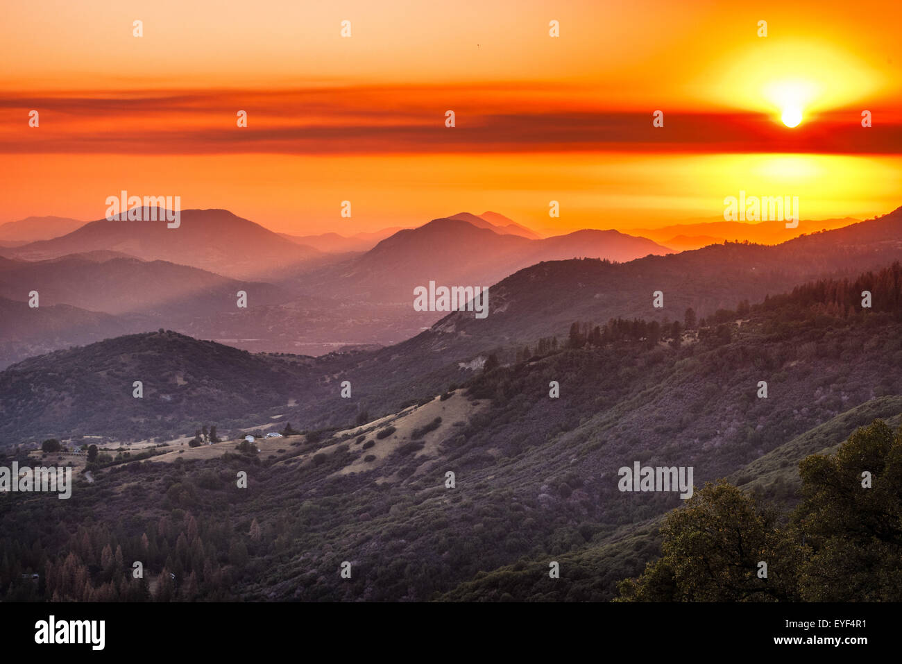 July 27, 2015 - Oakhurst/North Fork, CA, USA - Smoke from the Willow ...