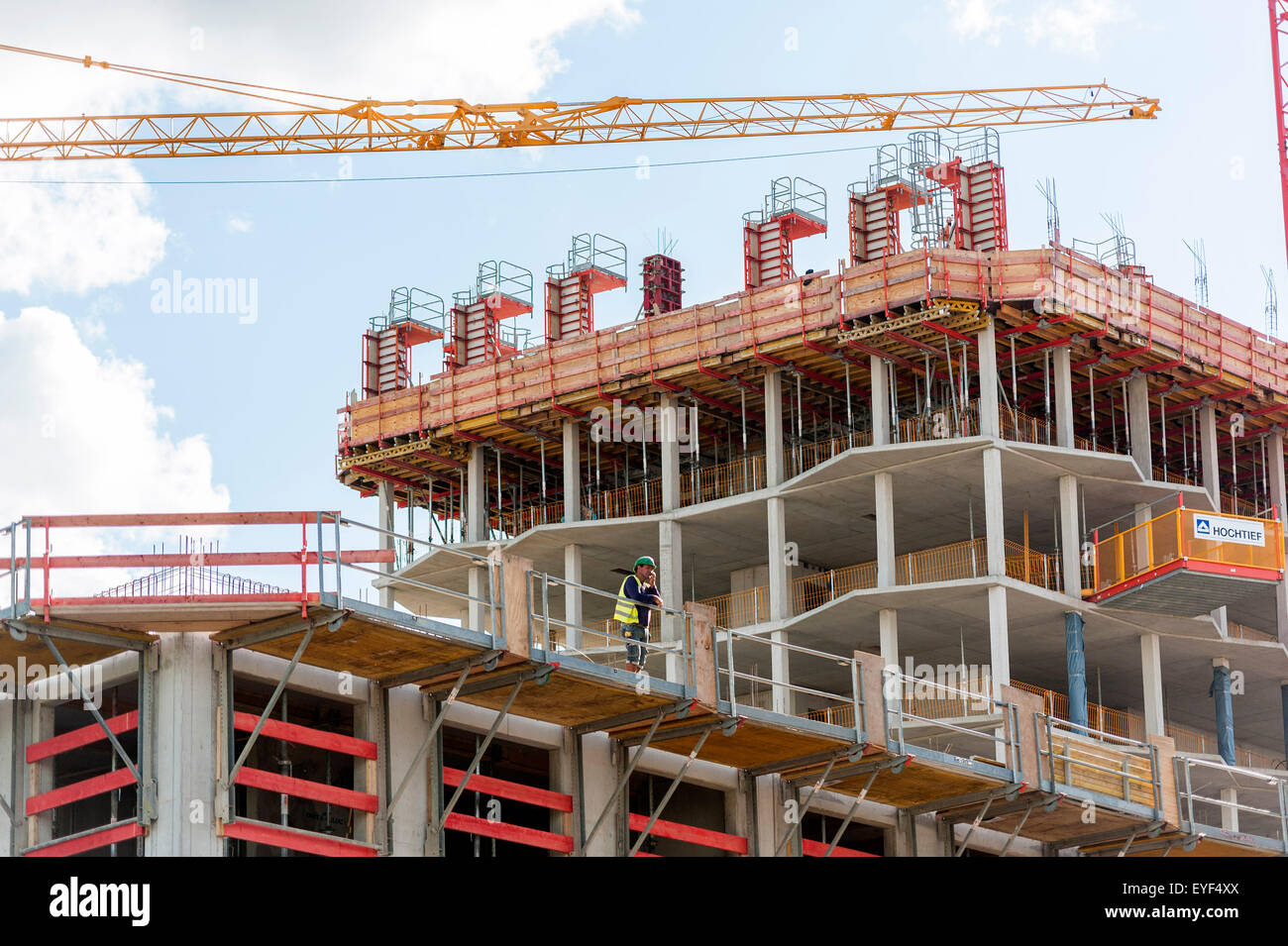 Concrete Framing - Building Site with builder Stock Photo - Alamy