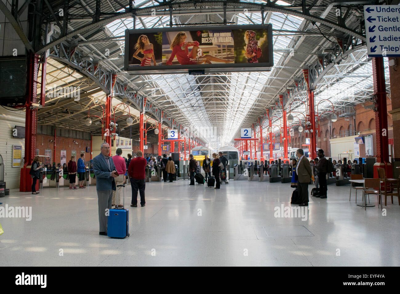 London Victoria Train High Resolution Stock Photography and Images - Alamy