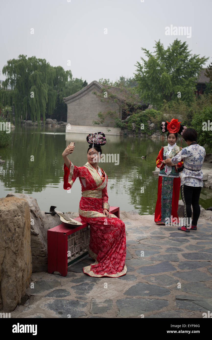 Chinese girls posing selfie hi-res stock photography and images - Alamy