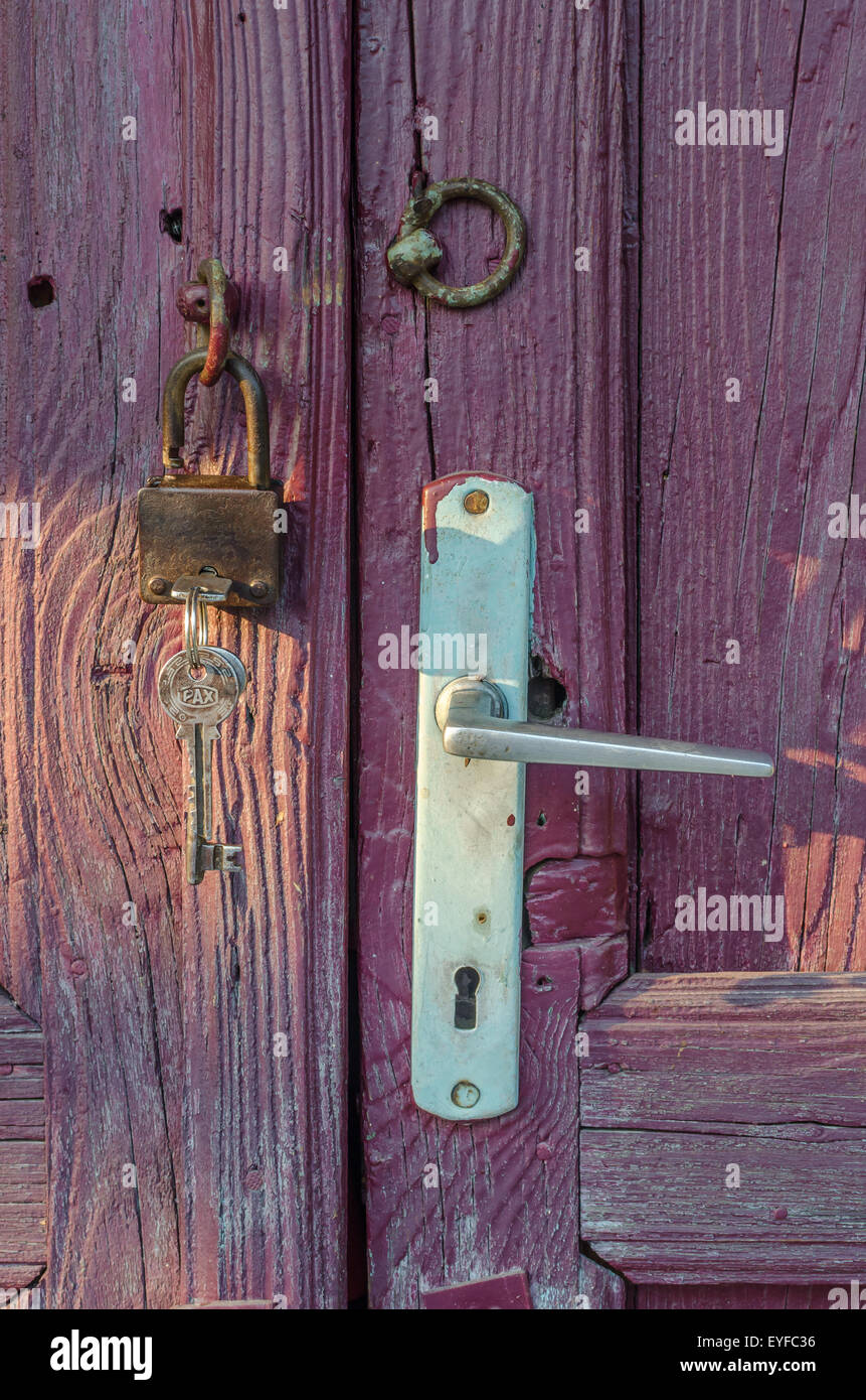 Open iron lock hi-res stock photography and images - Alamy