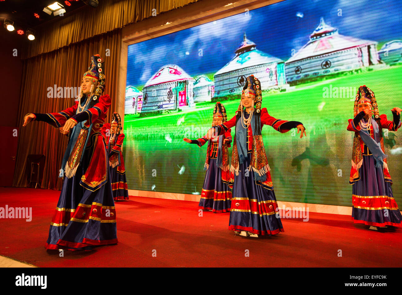 Royal (Imperial) Food Museum and restaurant, with dancers and ...