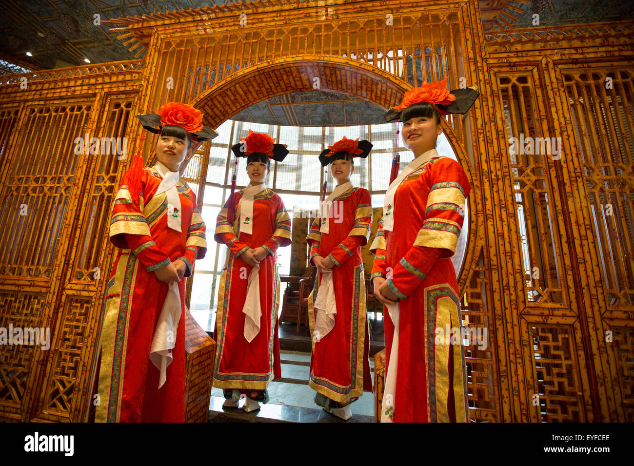 Royal (Imperial) Food Museum and restaurant, with dancers and ...