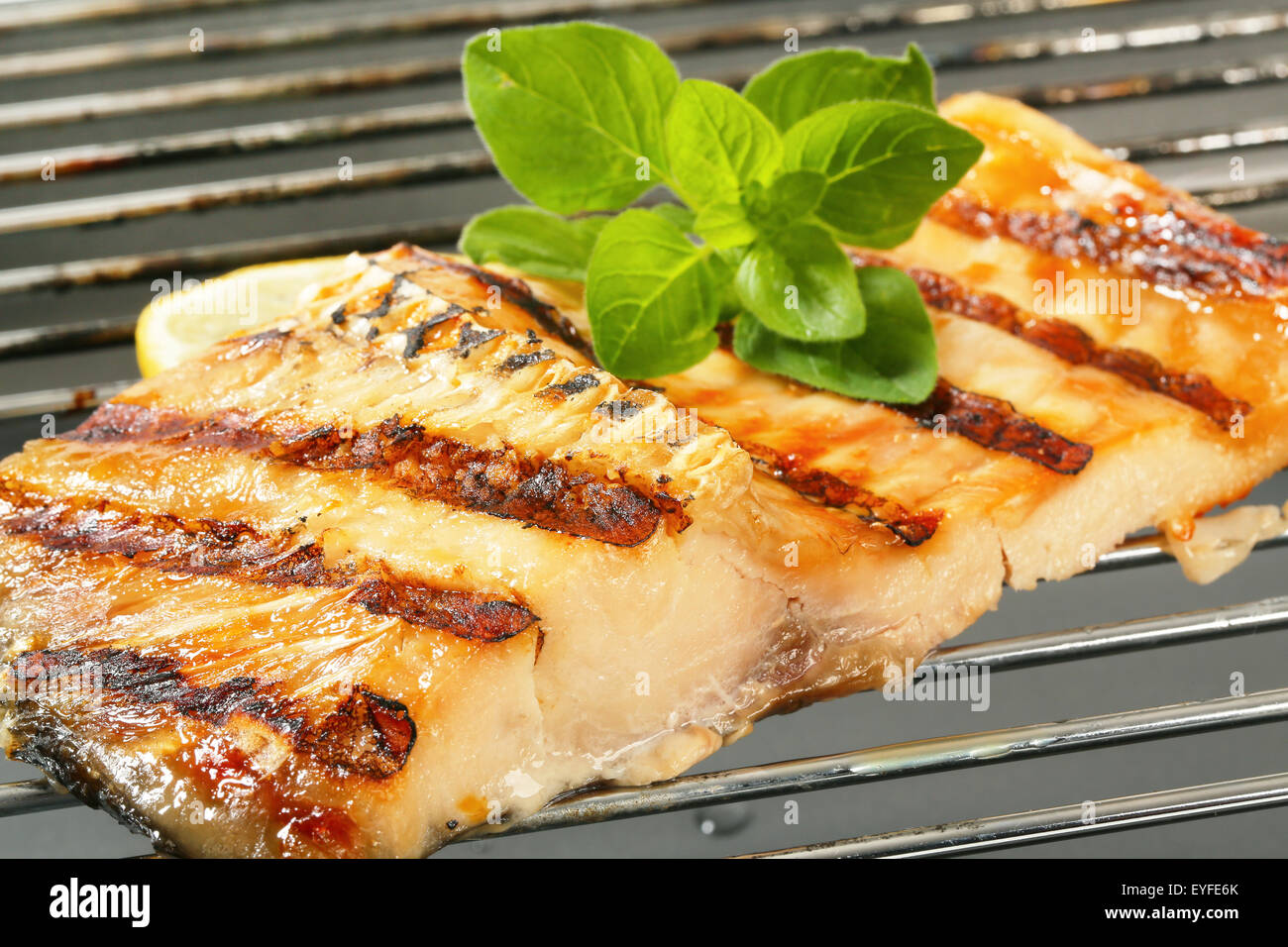 Grilled fish fillets hi-res stock photography and images - Alamy