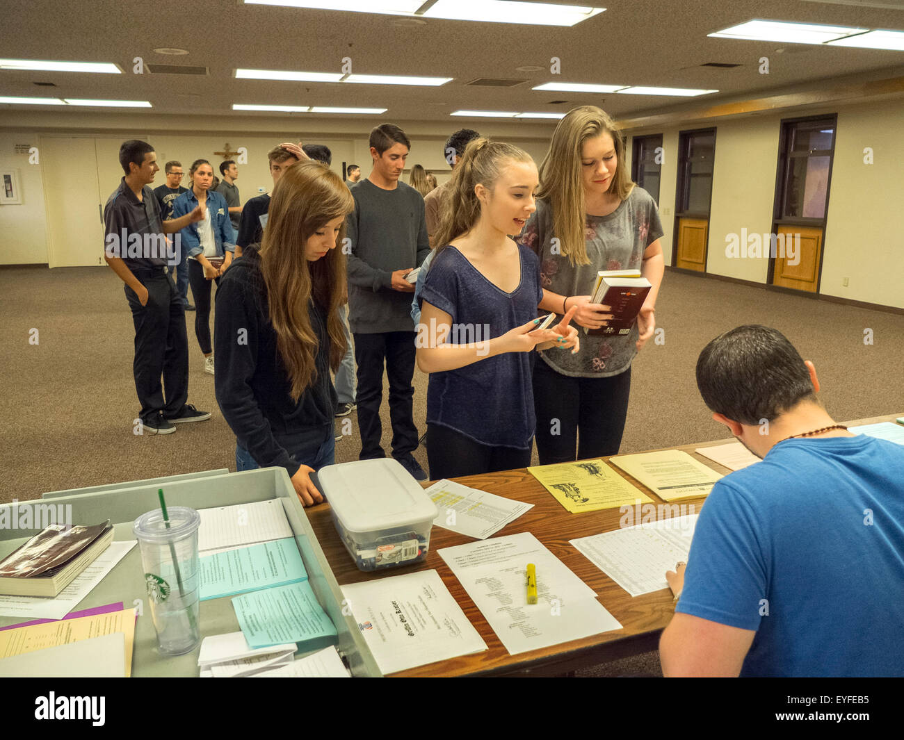 Handout hi-res stock photography and images - Alamy