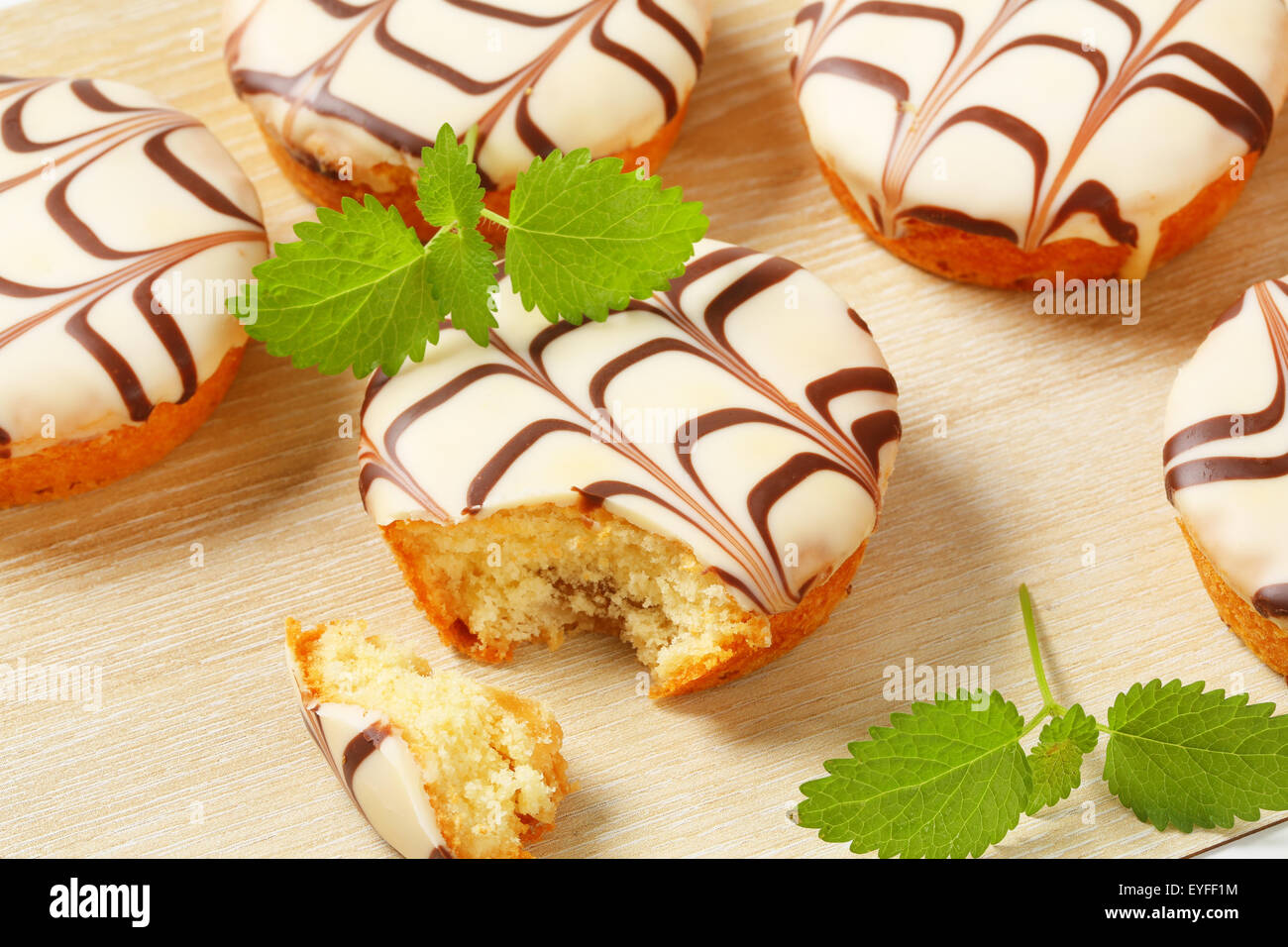 Mini cakes hi-res stock photography and images - Alamy