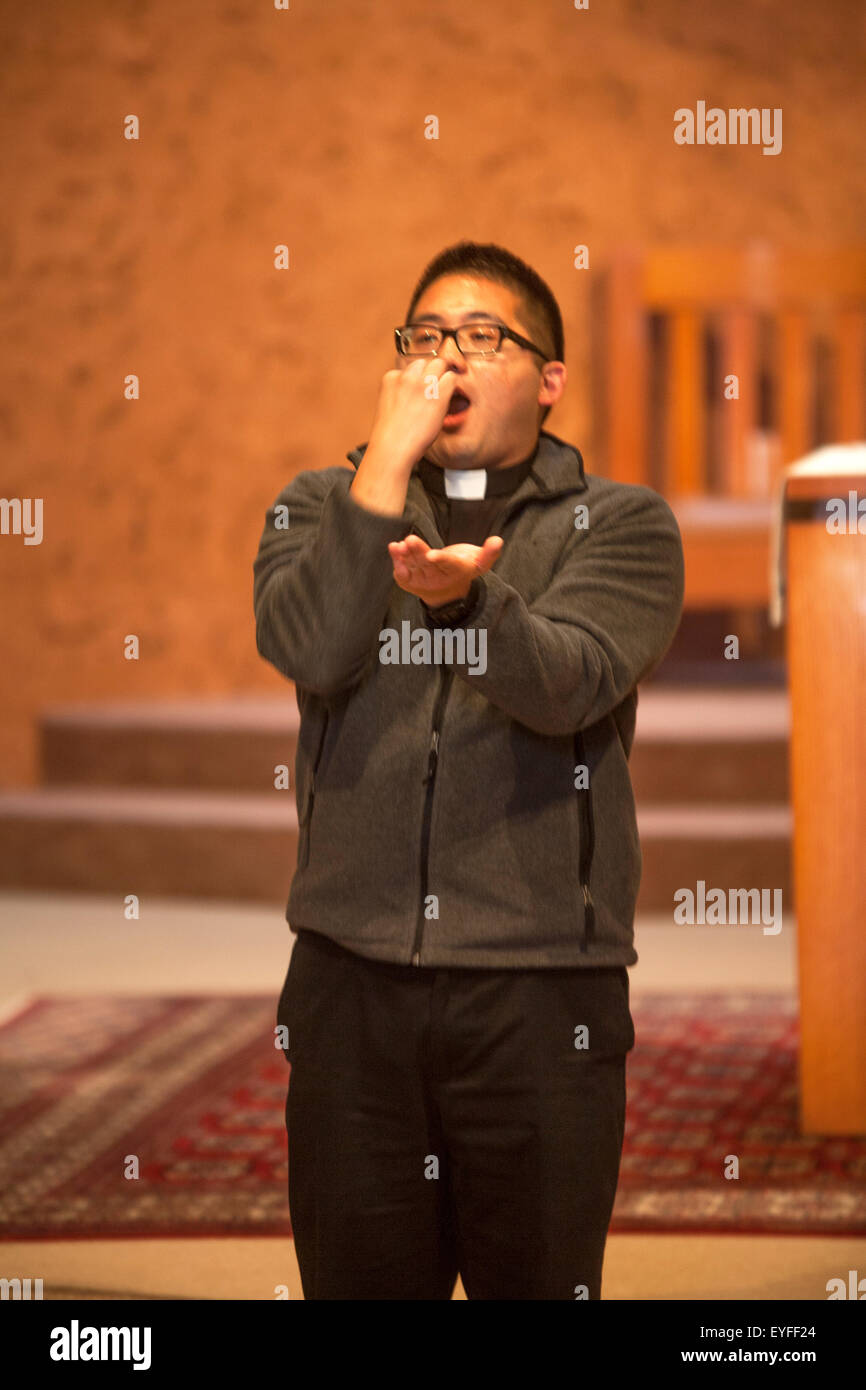 Catholic communion priest hi-res stock photography and images - Alamy