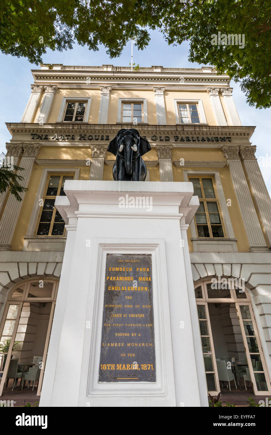 Statue commemorating the visit in 1871 of the king of Siam Stock Photo ...