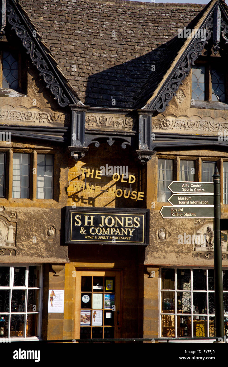 Old banbury sign hi-res stock photography and images - Alamy