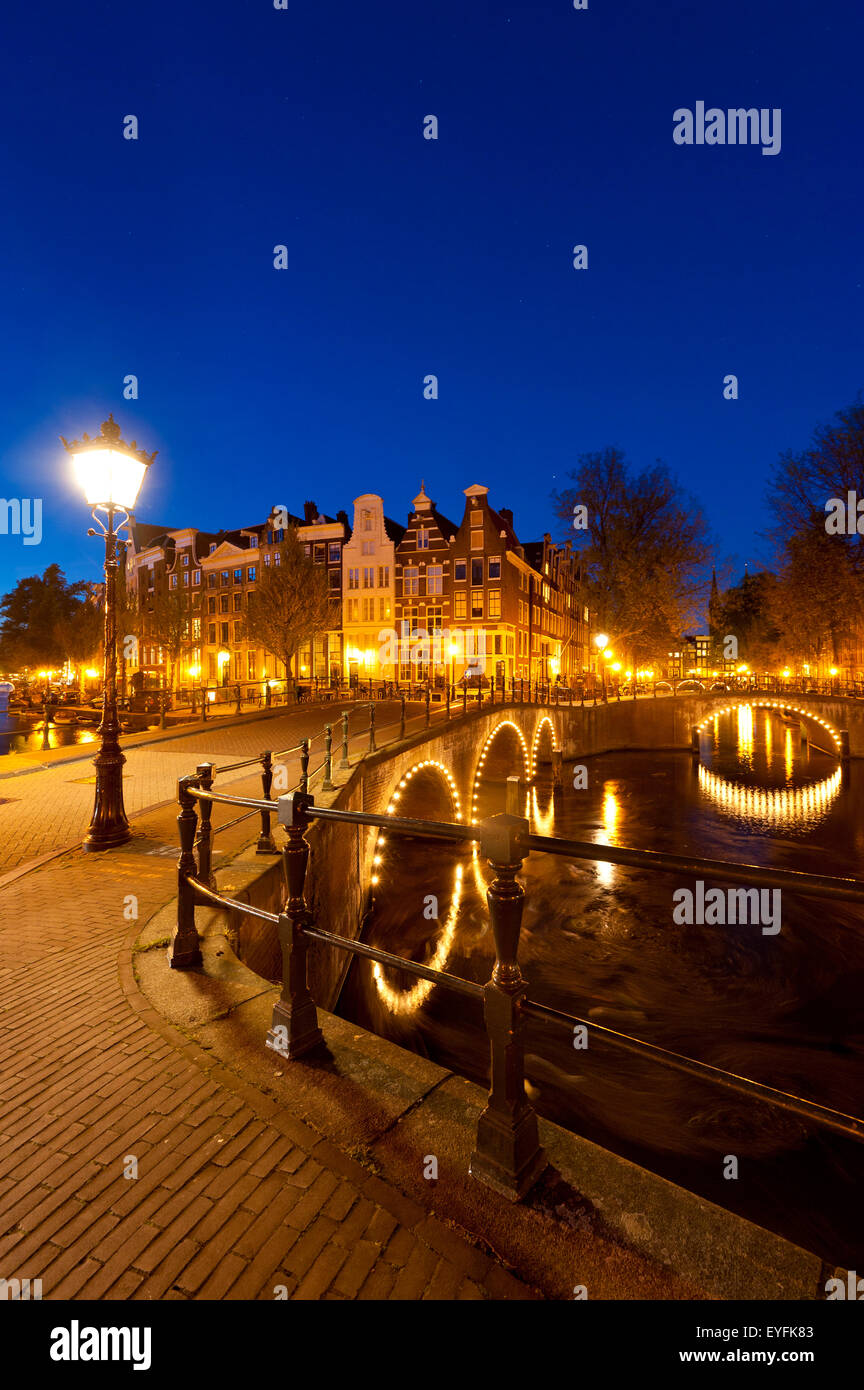 Amsterdam and bridge lamp post hi-res stock photography and images - Alamy