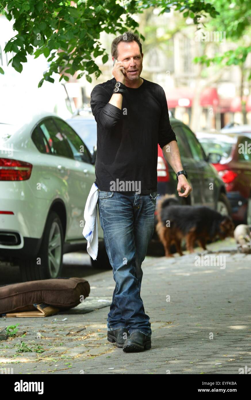 Stars on the film set of 'Teenage Mutant Ninja Turtles 2' in New York ...