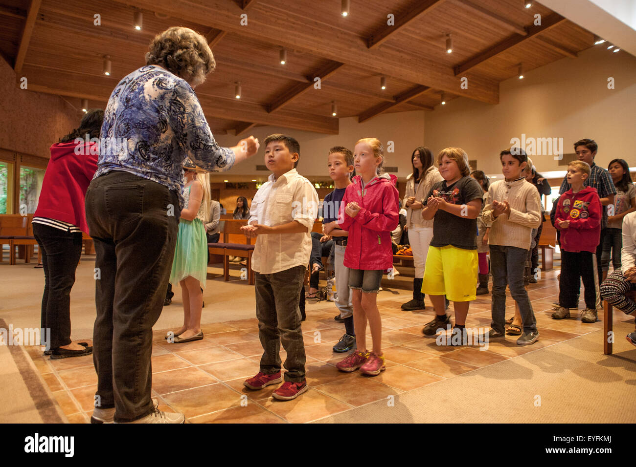 Receive holy communion hi-res stock photography and images - Alamy