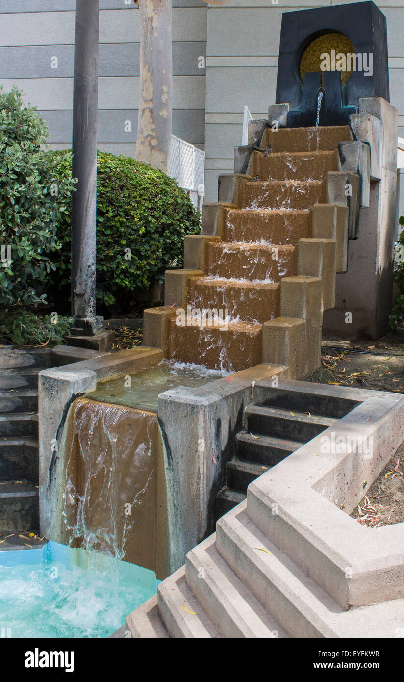 Ugly fountain hi-res stock photography and images - Alamy