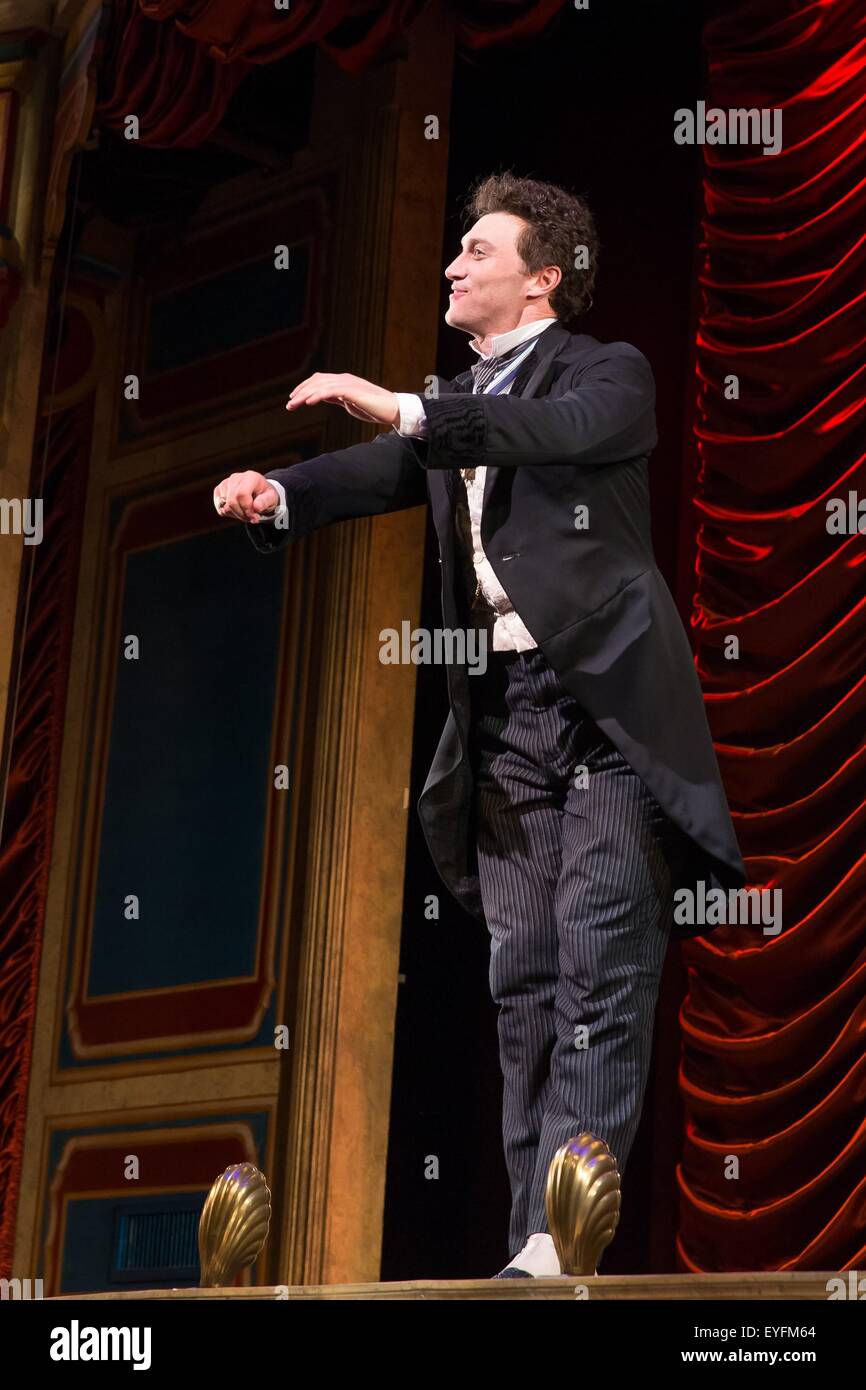 Bryce pinkham hi-res stock photography and images - Alamy