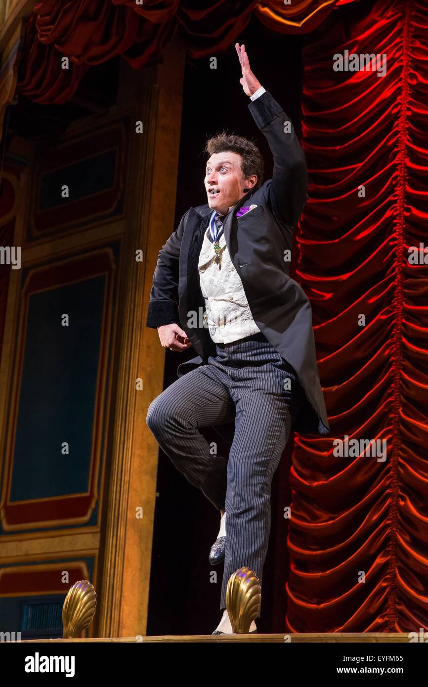 Bryce pinkham hi-res stock photography and images - Alamy