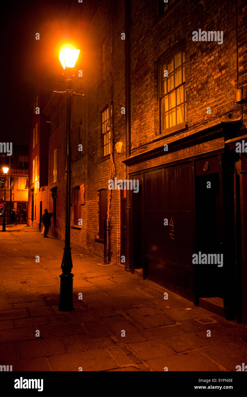 Victorian london at night hi-res stock photography and images - Alamy