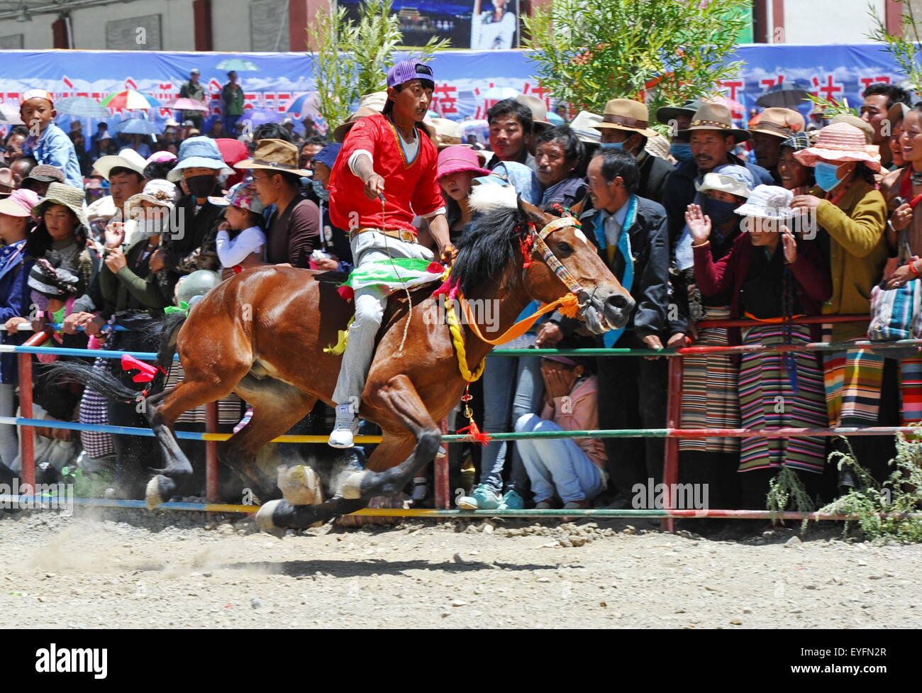 Jiangzi, China's Tibet Autonomous Region. 28th July, 2015. People race ...