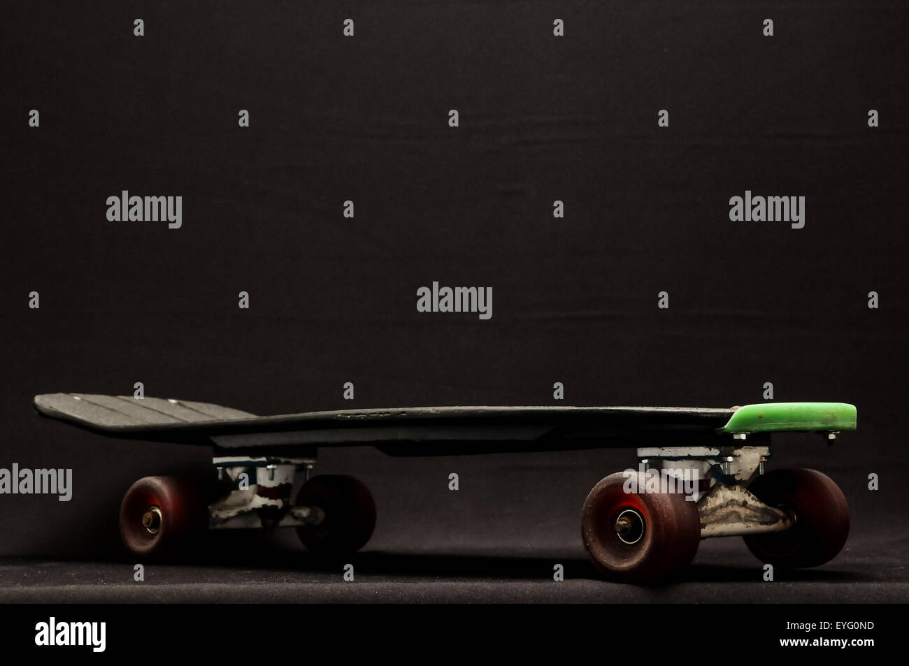 Old used wooden skateboard hi-res stock photography and images - Alamy