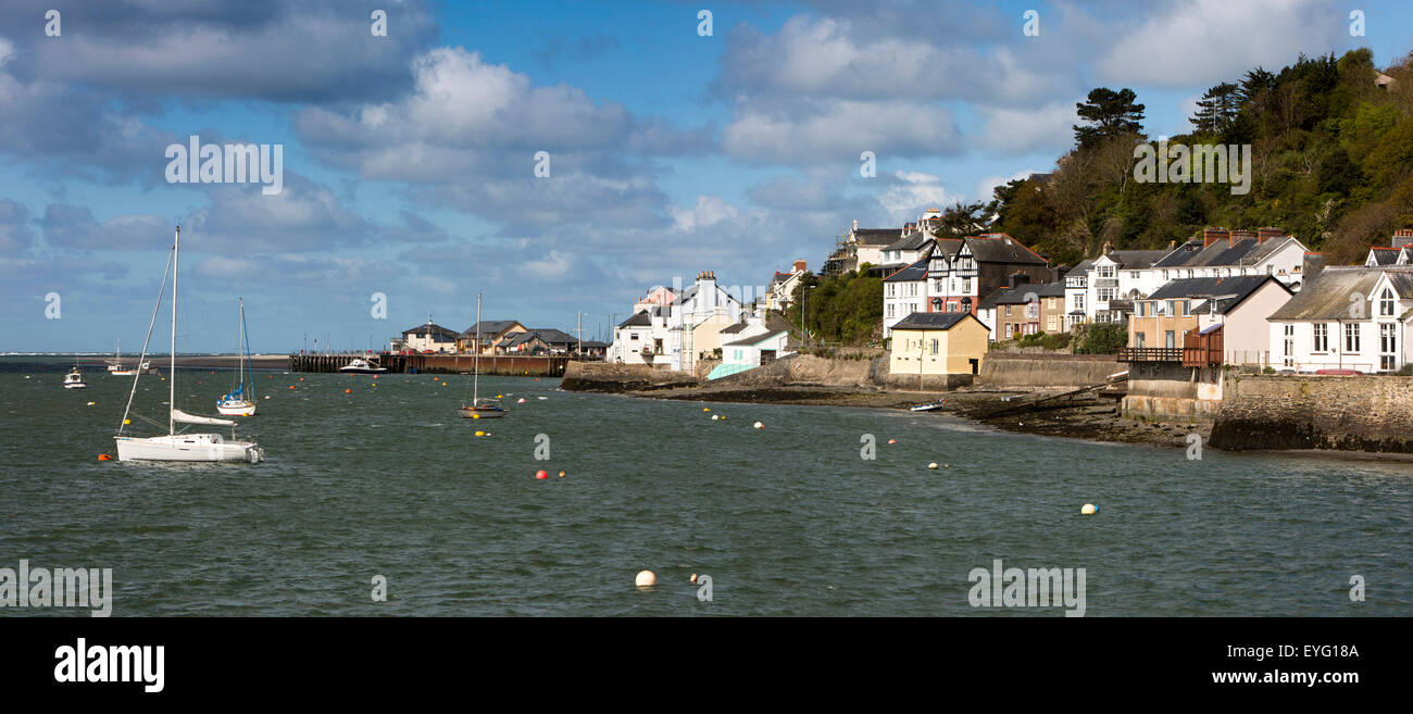 UK, Wales, Gwynedd, Aberdovey, River Dovey Estuary and seafront ...