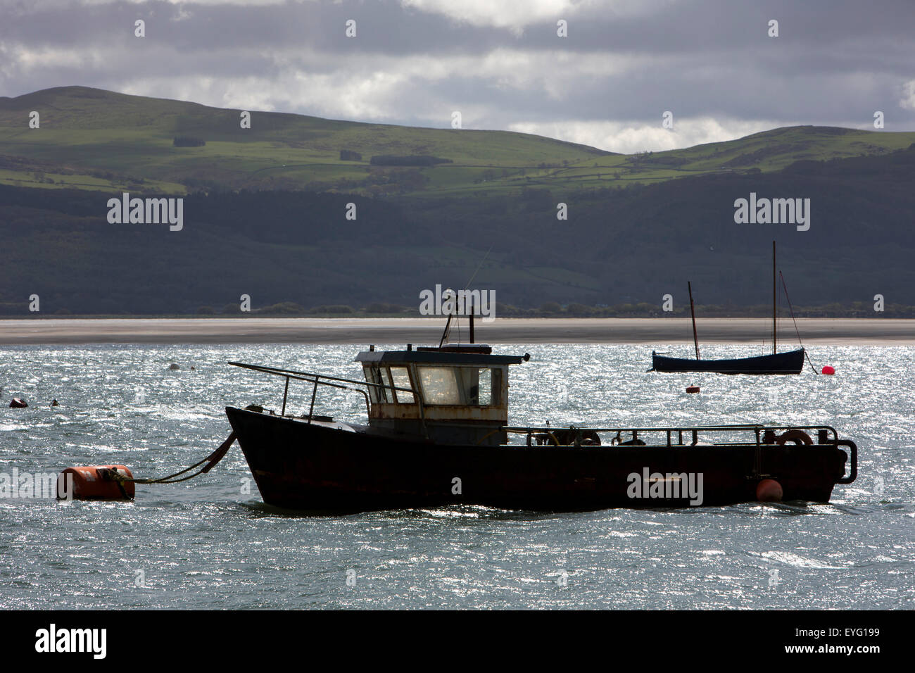 Boats in estuary dovey river hi-res stock photography and images - Alamy