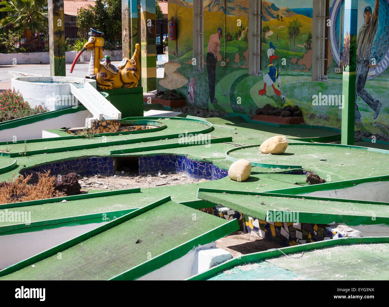Abandoned golf course hi-res stock photography and images - Alamy