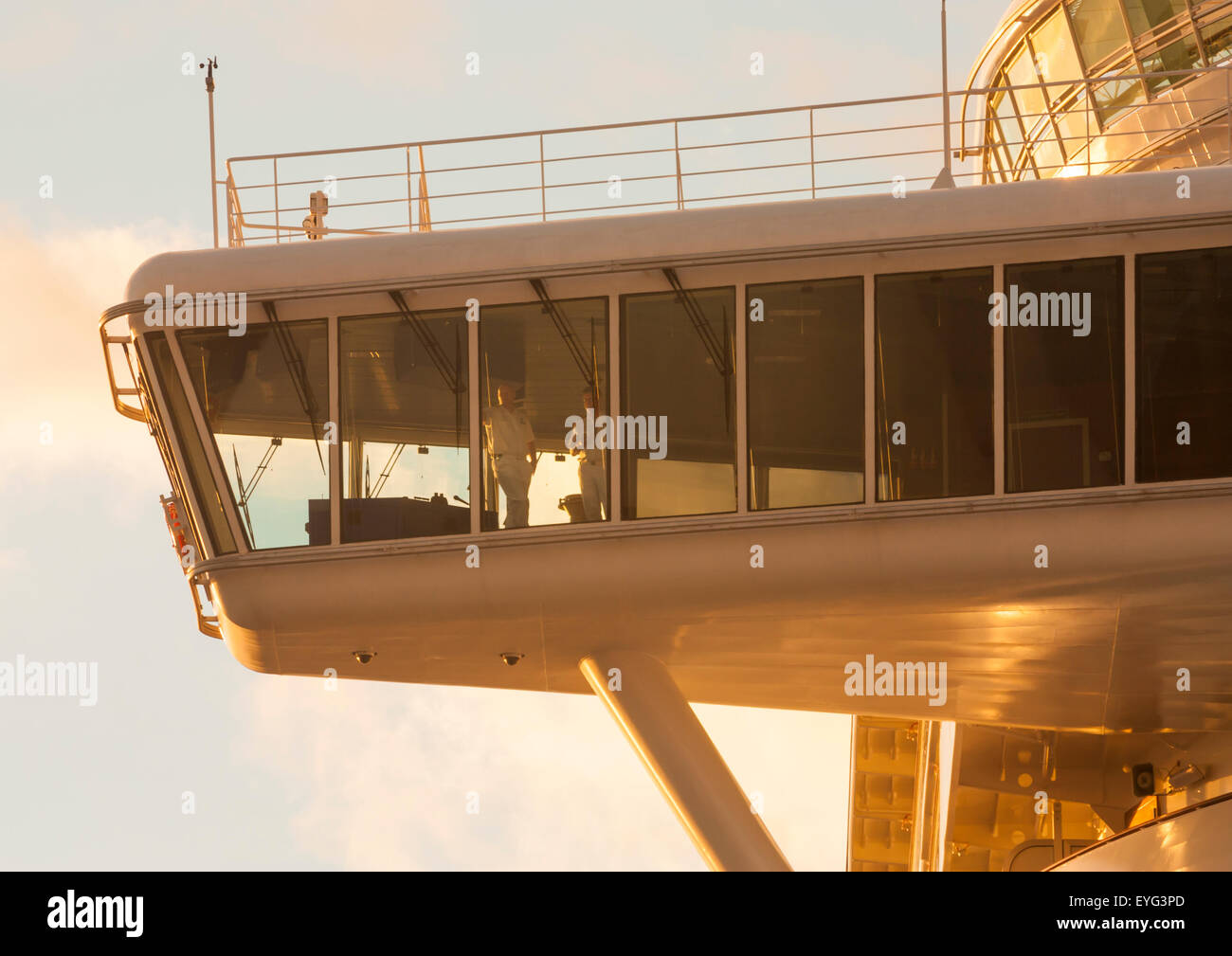 Captain on bridge of large cruise ship Stock Photo - Alamy