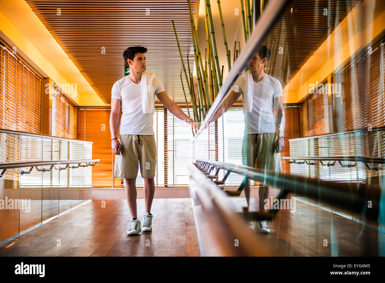 Over the shoulder angle hi-res stock photography and images - Alamy