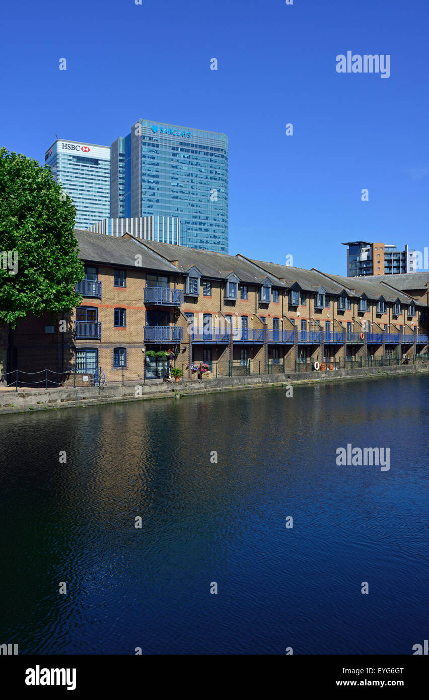 Canary wharf apartment block hi-res stock photography and images - Alamy