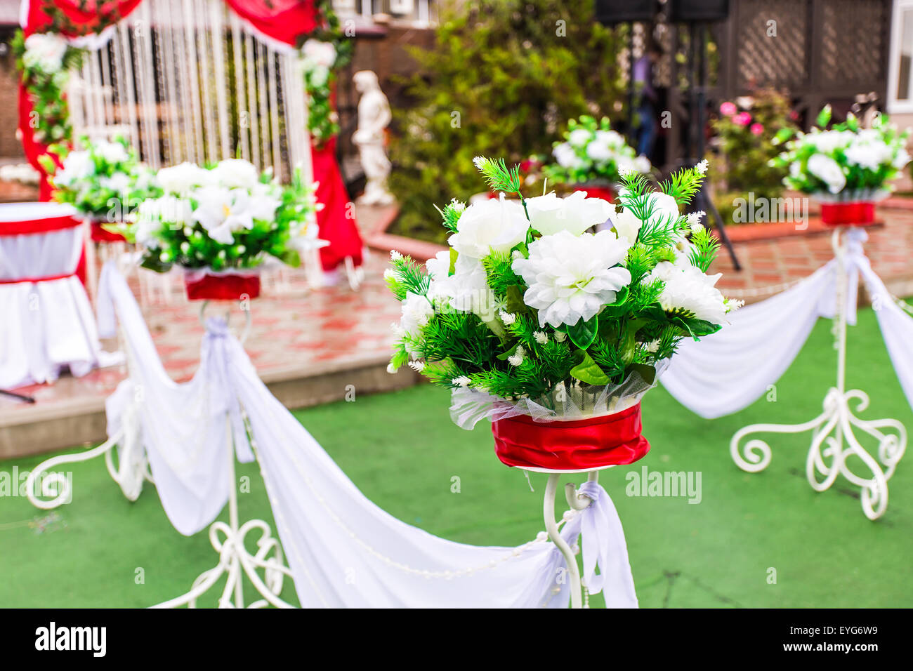 Beautiful wedding flower decorations Stock Photo - Alamy