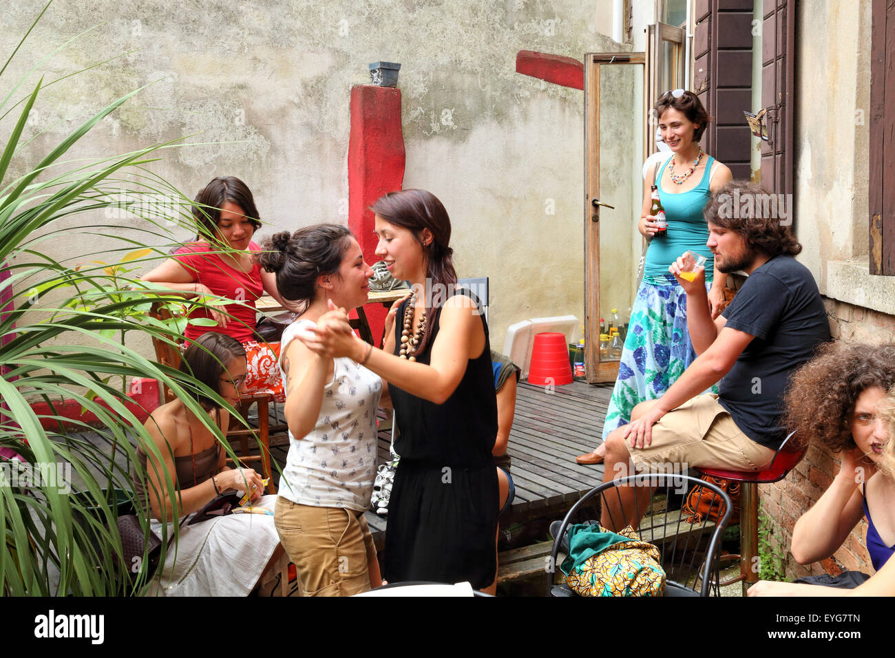 Neighborhood party hi-res stock photography and images - Alamy