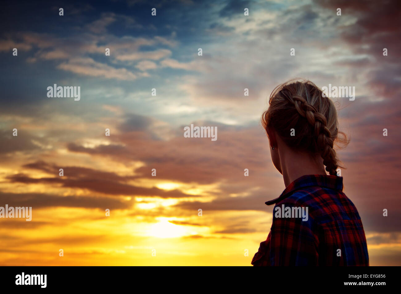 Woman sunset nature hi-res stock photography and images - Alamy
