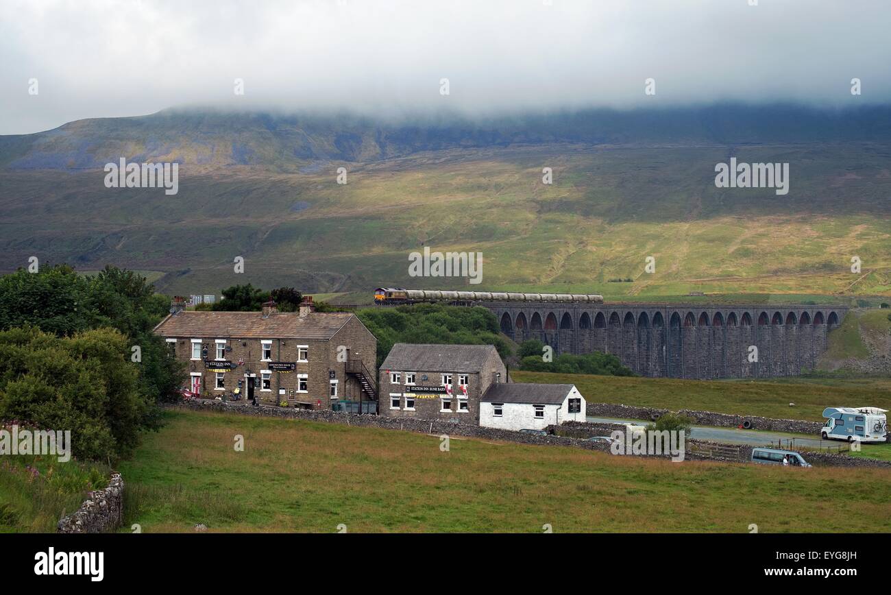 Ribblehead viaduct hi-res stock photography and images - Alamy