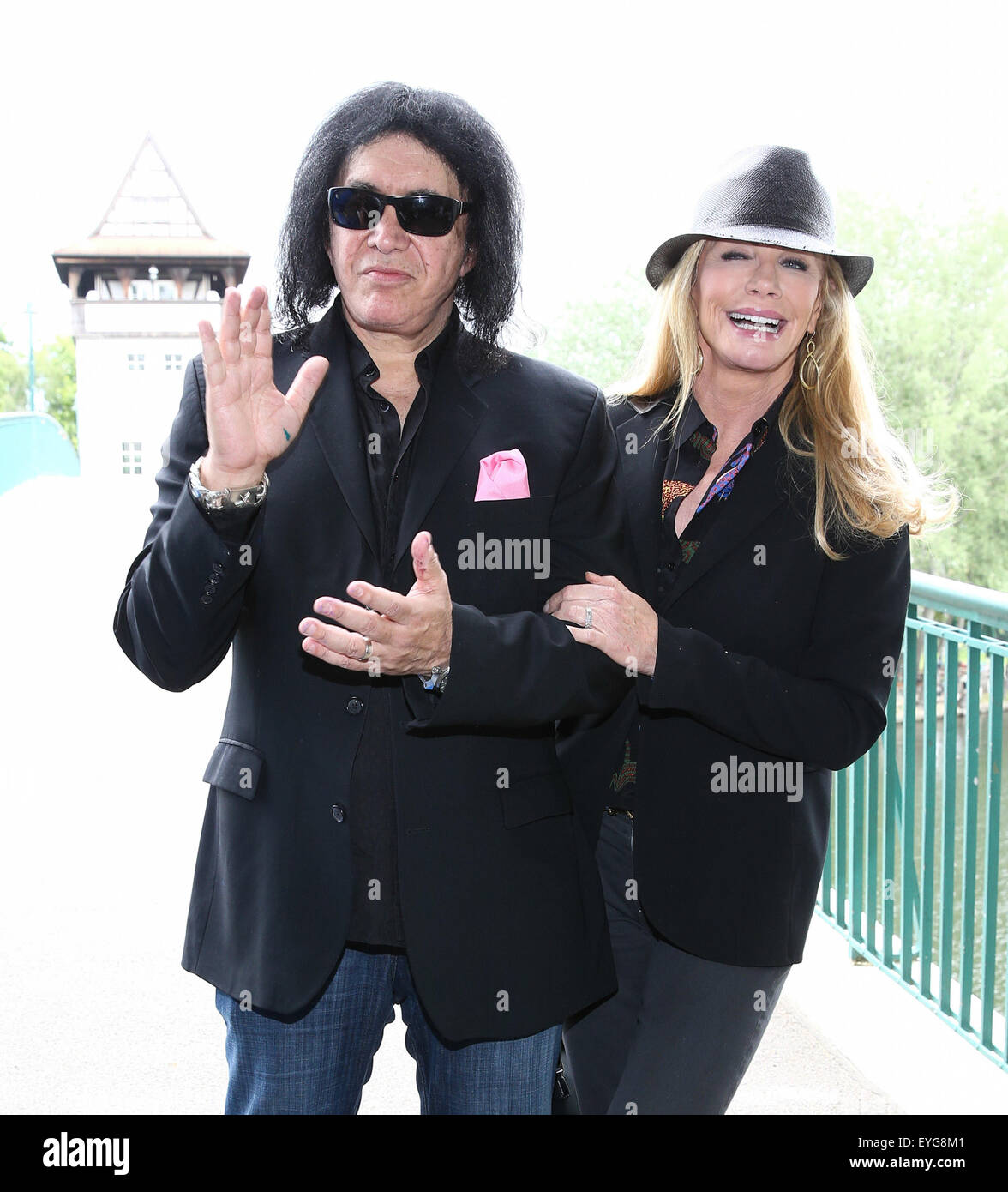 Gene Simmons visits the Bridge of Hearts with Matt Lamb's daughter ...