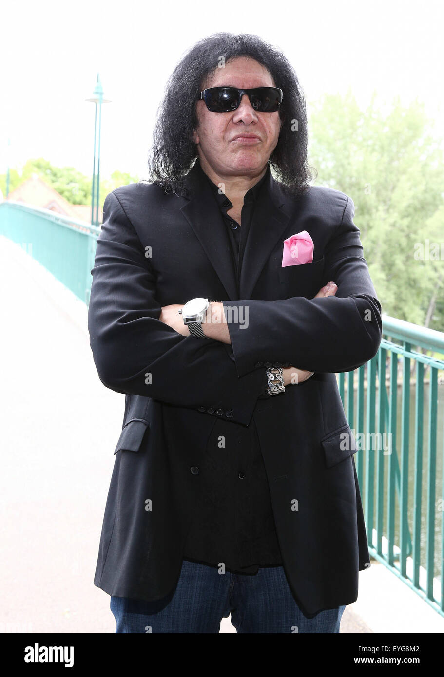 Gene Simmons visits the Bridge of Hearts with Matt Lamb's daughter ...