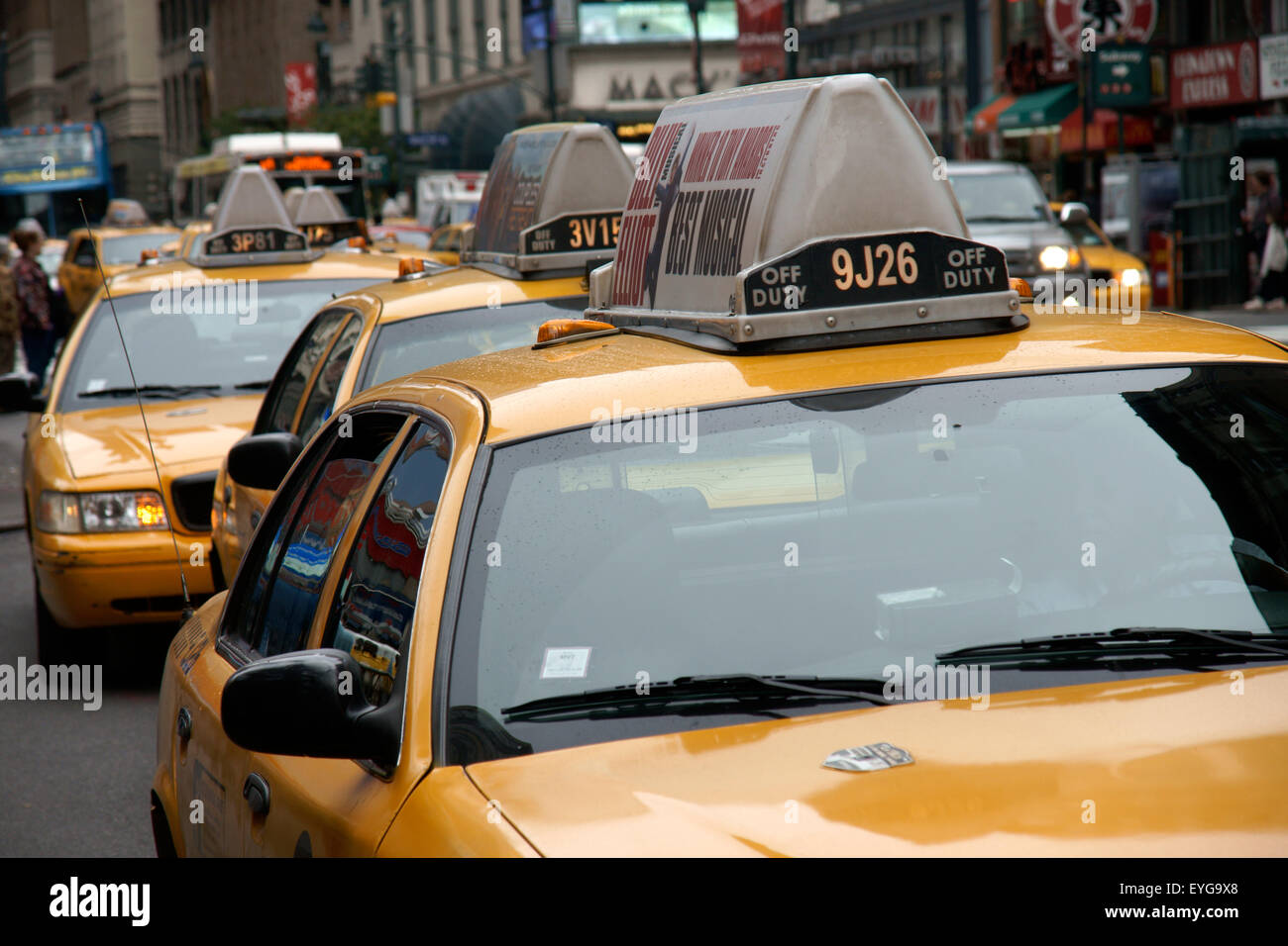 Queue of yellow taxis outside Penn Station, Midtown Manhattan; New York ...