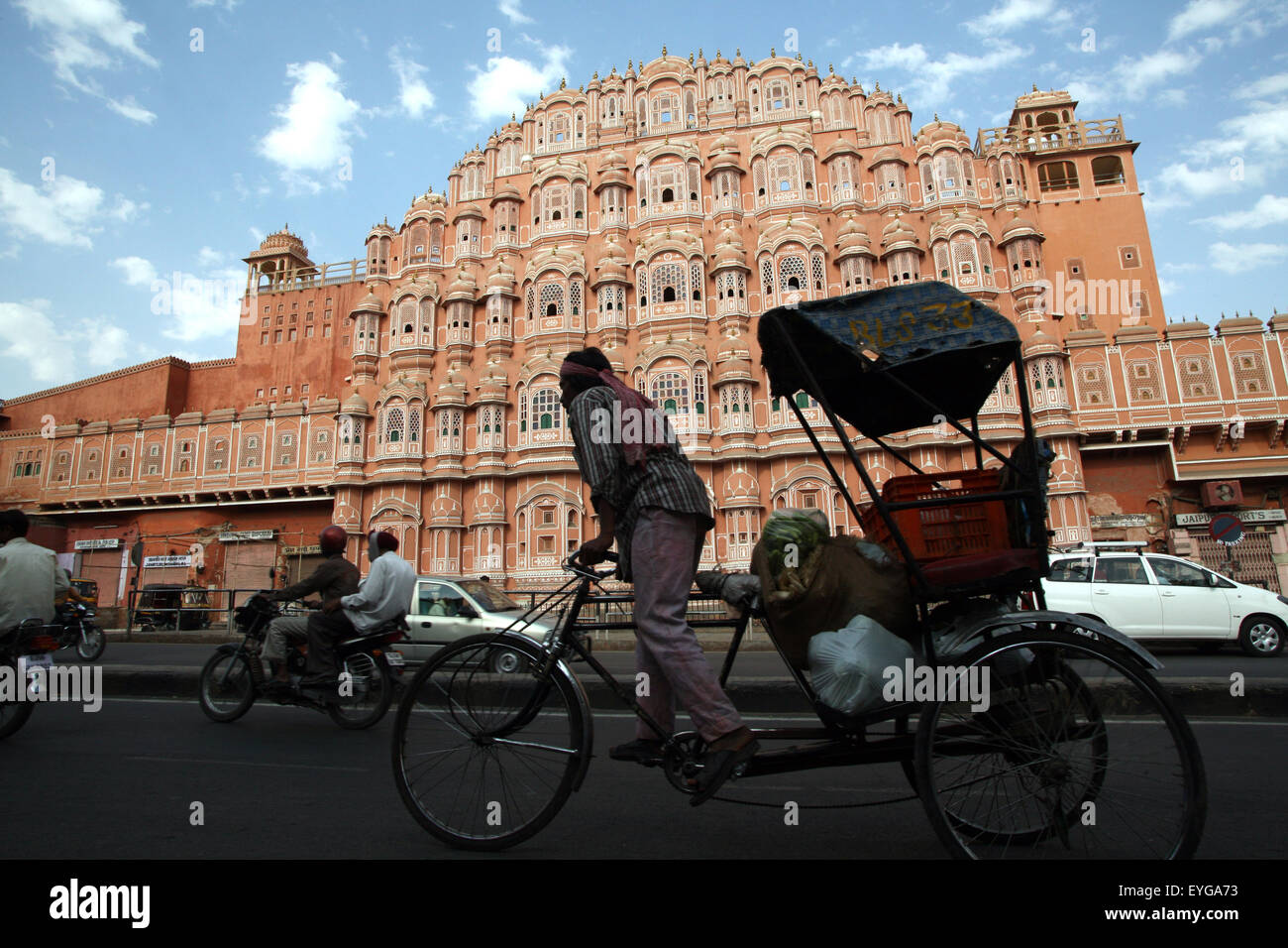 Rickshaw passing Hawa Mahal City Palace, Jaipur's most distinctive ...