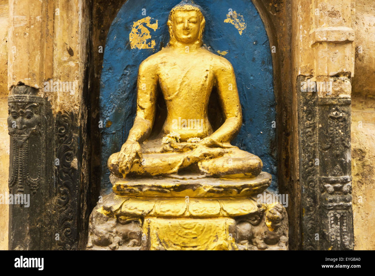 India, Bihar, Statue of Buddha outside Mahabodhi Temple; Bodhgaya Stock ...