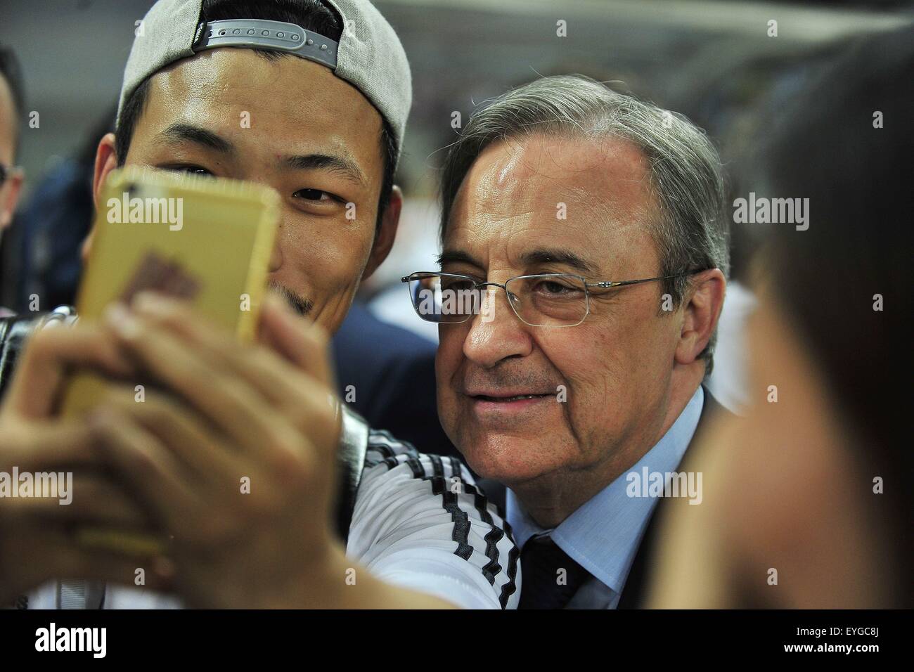 Fans real madrid training hi-res stock photography and images - Alamy