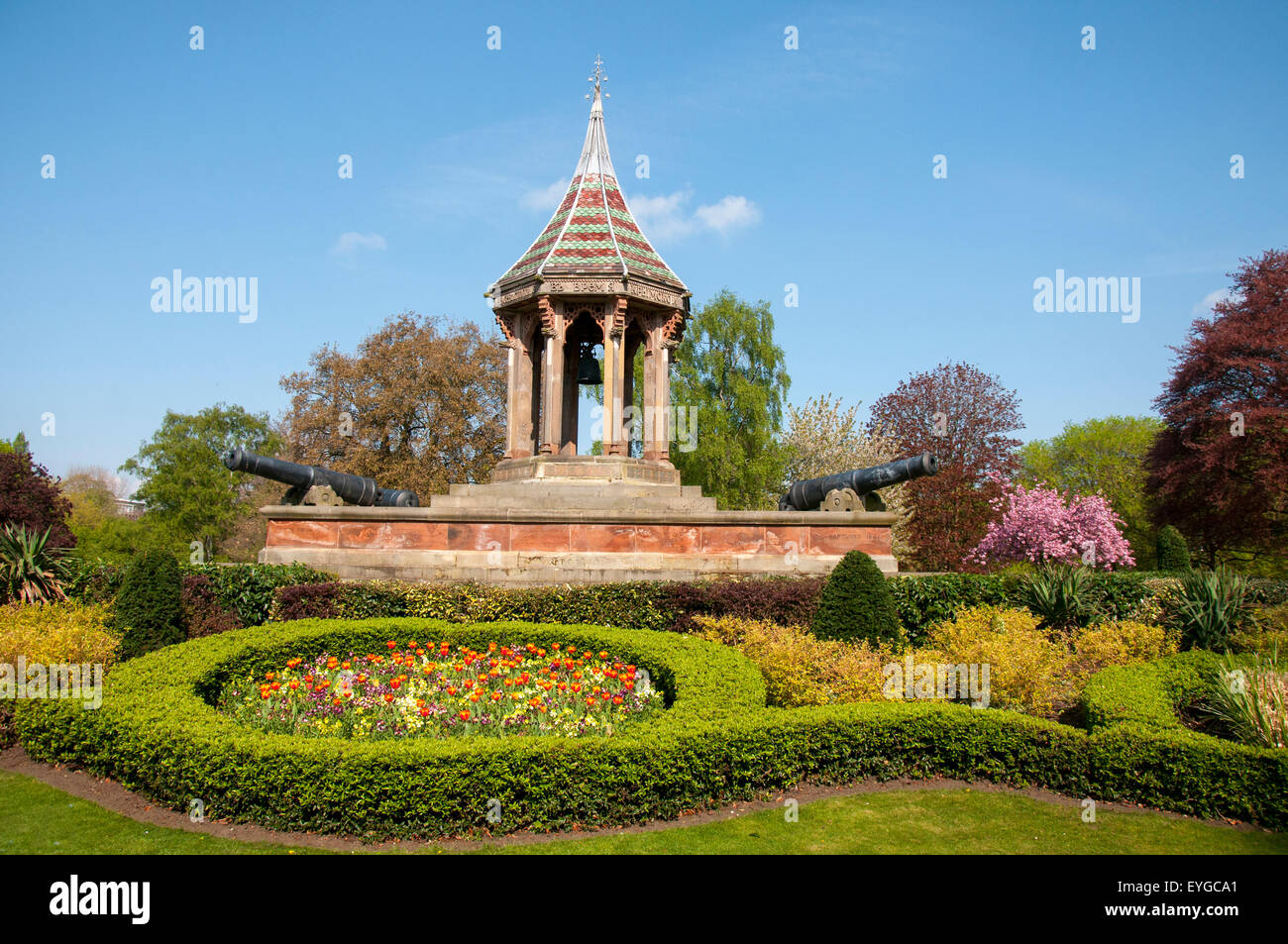 The Chinese Bell tower and Sebastopol Cannons at the Arboretum Park ...