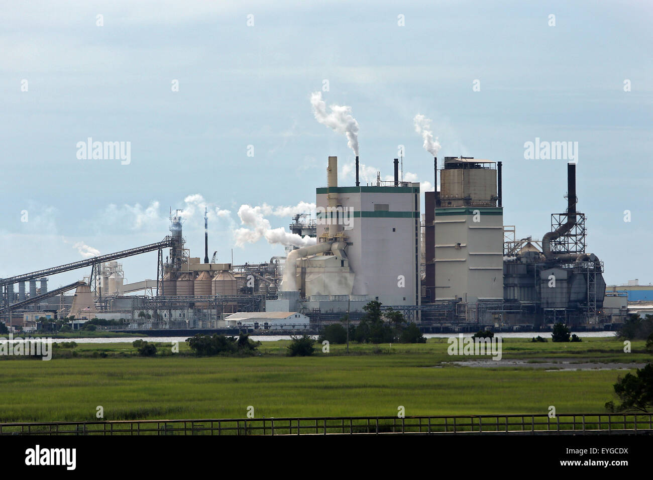Industrial chemicals manufacturing hi-res stock photography and images ...