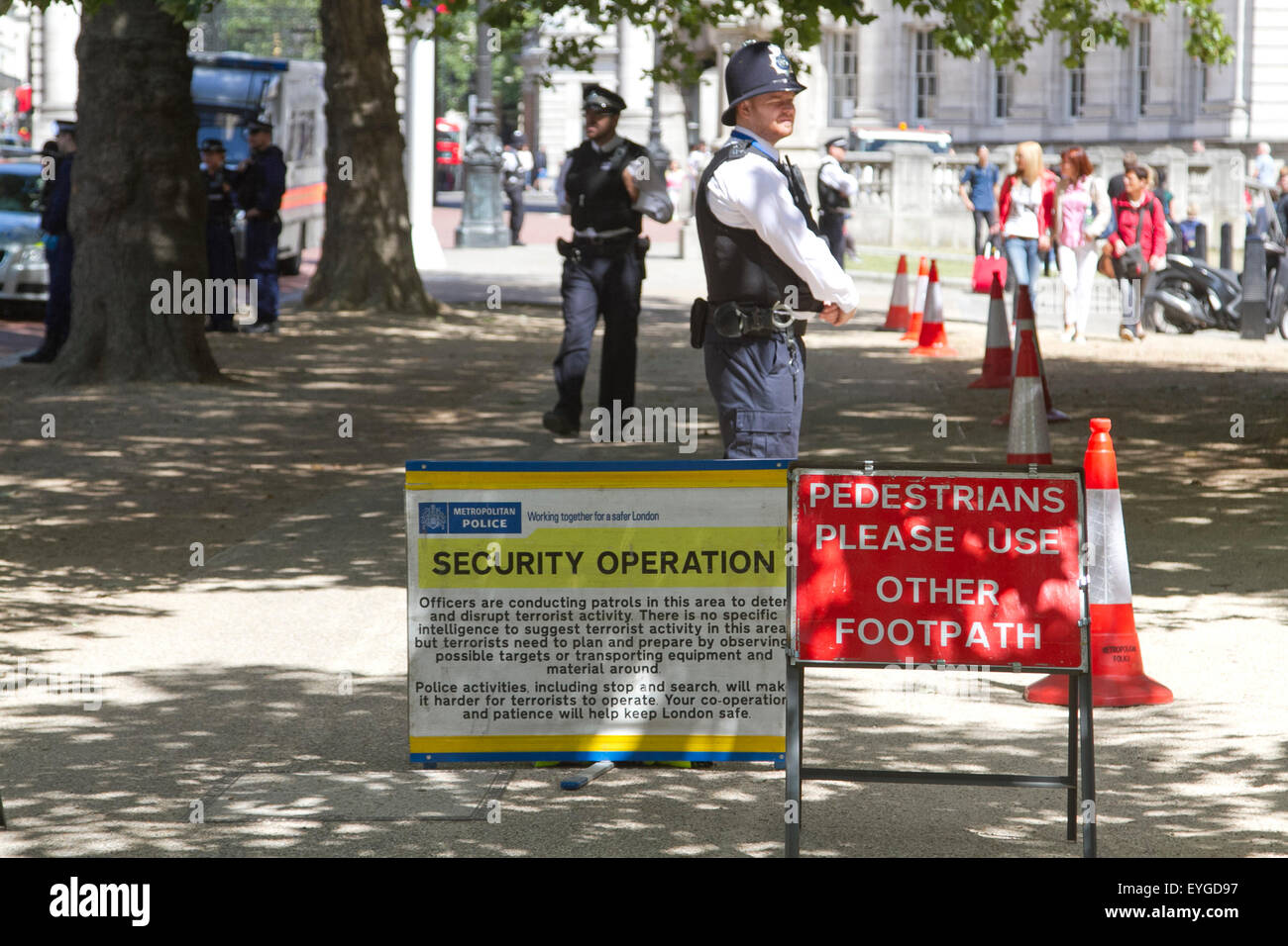 Random checks hi-res stock photography and images - Alamy