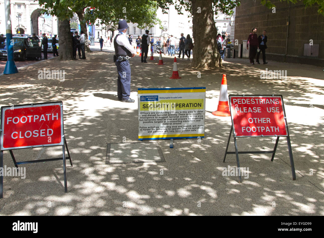 Random checks hi-res stock photography and images - Alamy