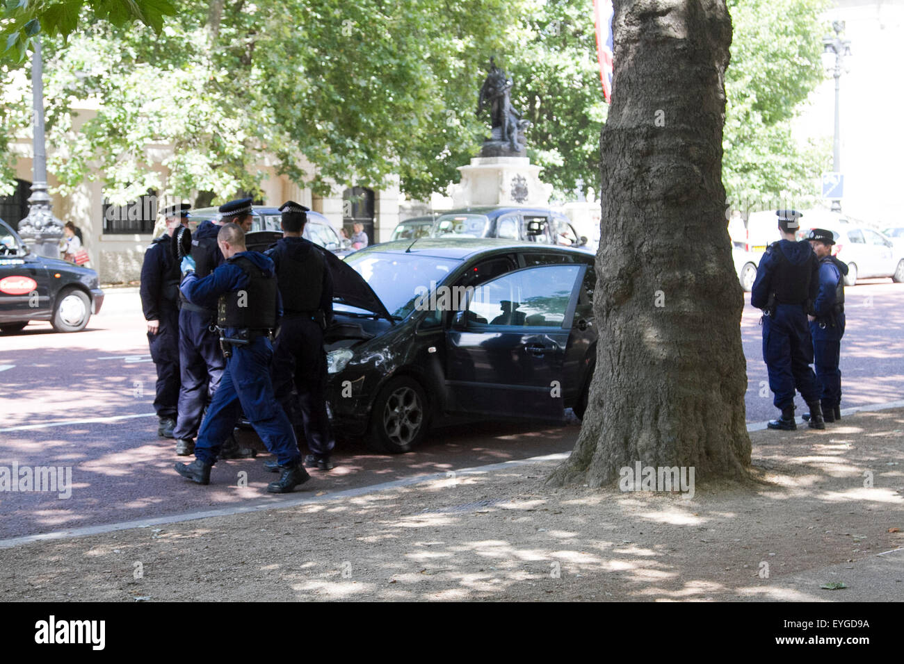 Security checks hi-res stock photography and images - Alamy