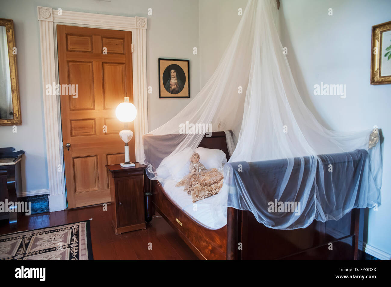 Inside colonial style house usa hi-res stock photography and images - Alamy
